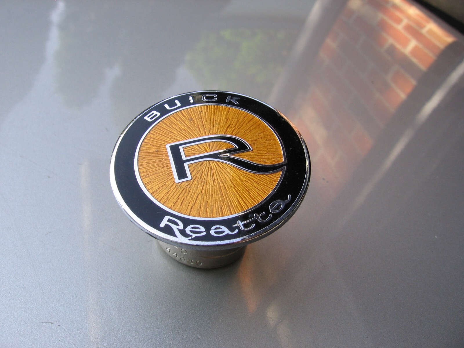 👉88 89 90 91 1988 1991 BUICK REATTA HOOD EMBLEM---SMALLER 2 INCH ROUND ...