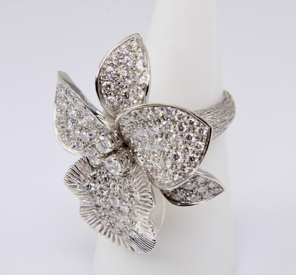 Orianne Collins 18k White Gold Tremblant Leaf Natural Diamond Ring F-G ...