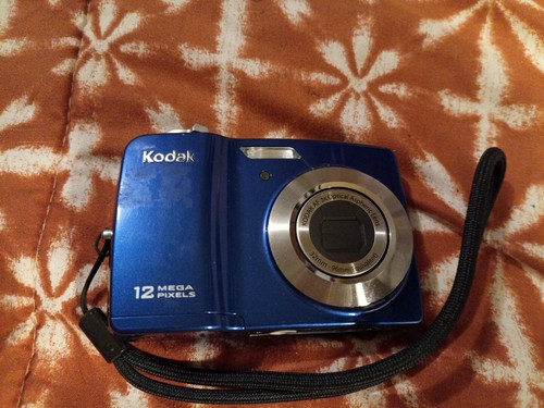 Kodak EasyShare CD82 3X Optical Zoom 12MP Compact Digital Camera Blue ...