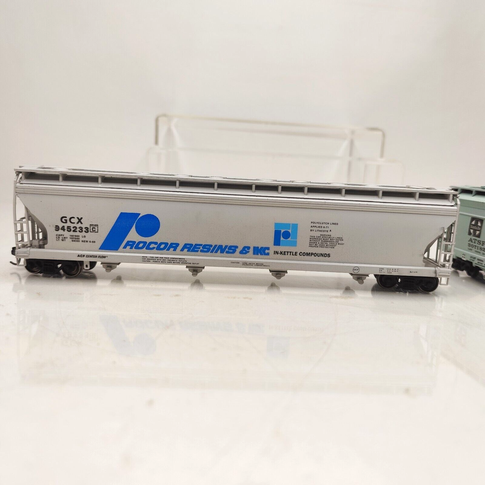 HO Athearn Four Bay Hopper Sante Fe Borg Warner Procor Resins Shell ...