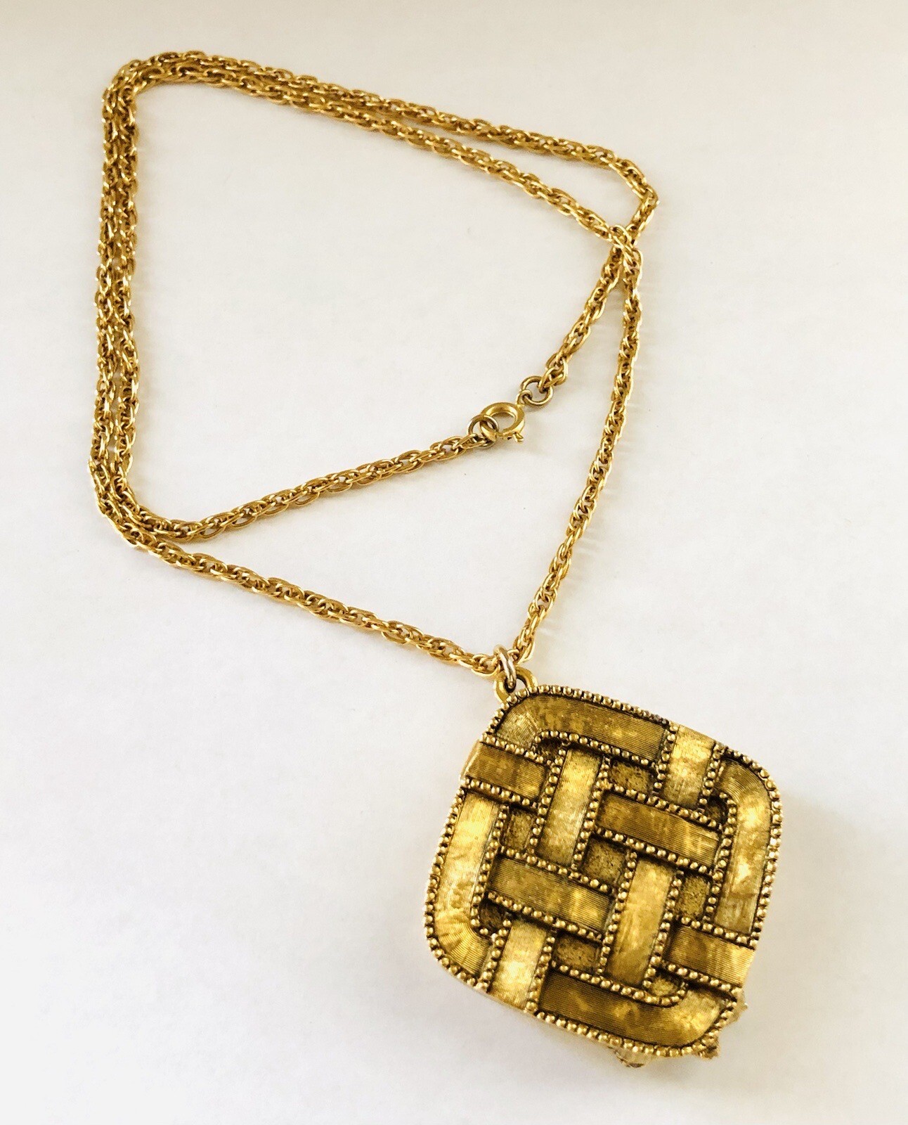 Vintage AVIANCE Solid Perfume Compact Gold Tone Penda… - Gem