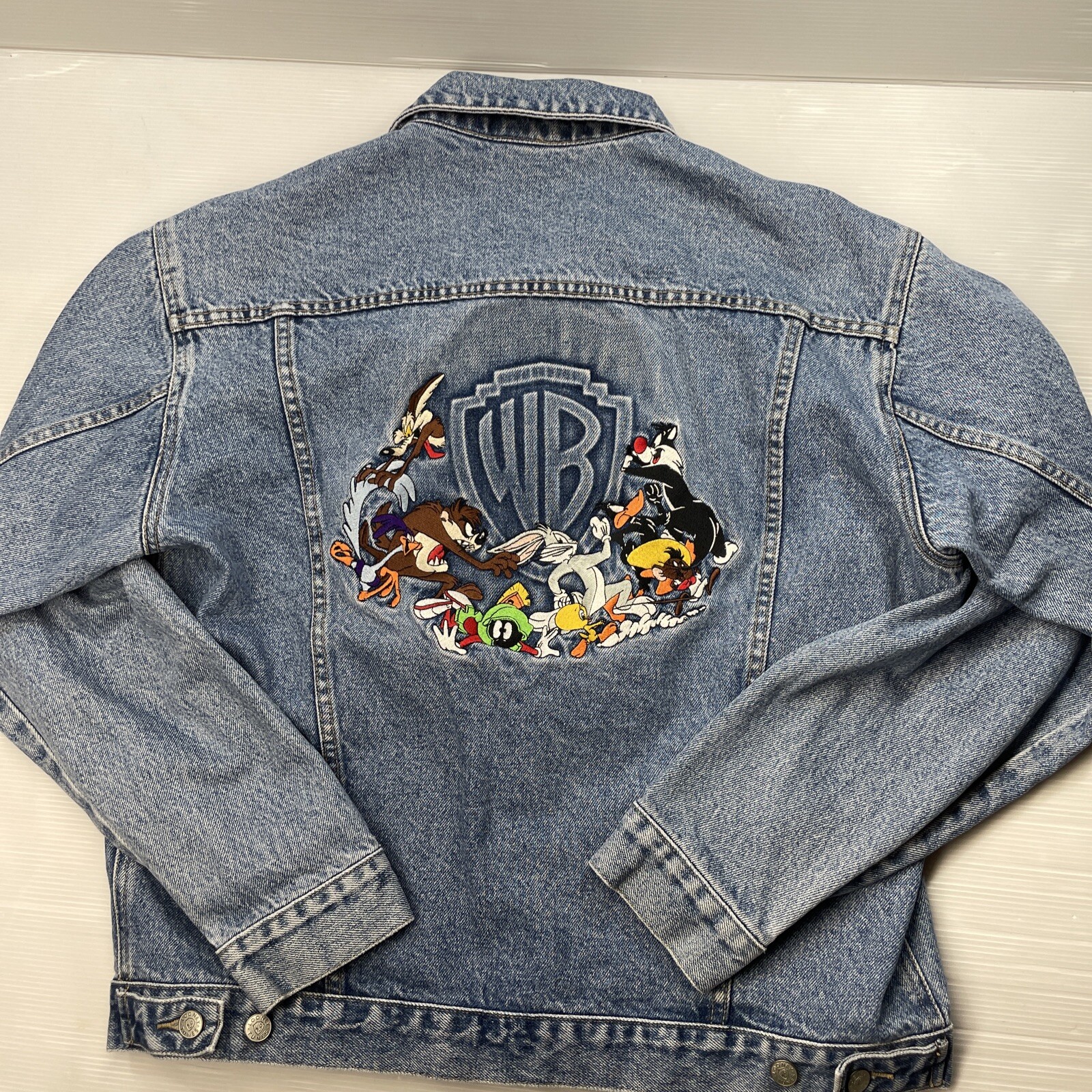 warner brothers denim jacket 90s light wash size medi… - Gem