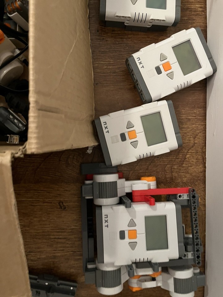 7x LEGO MindStorms NXT Intelligent Brick Controllers Work + Huge Lot ...