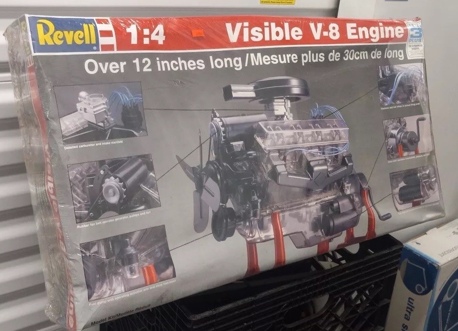 REVELL VISIBLE V8 OPERATING ENGINE 1/4 SCALE MODEL KIT ( NEW IN SEALED ...