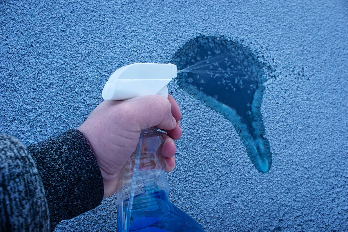 Guide to Defrosting Windows and Windshields