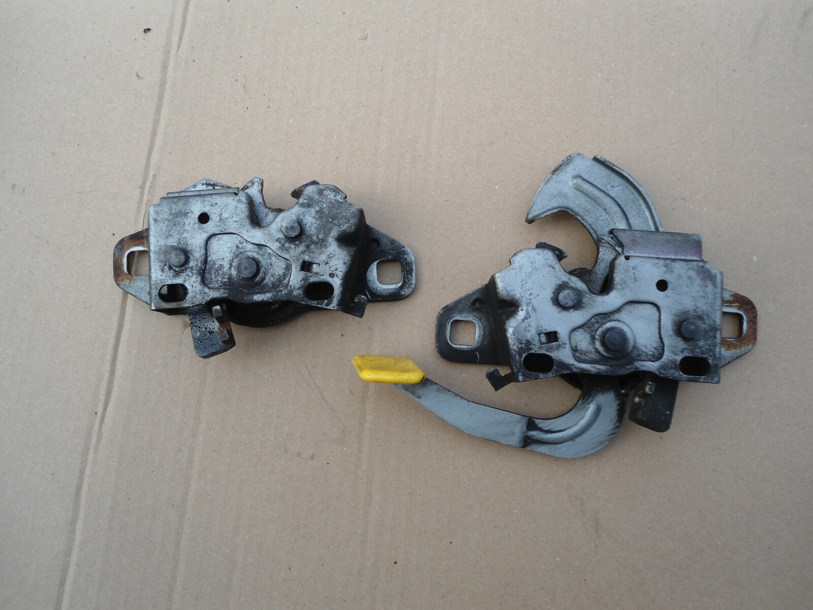 BMW MINI ONE COOPER S JCW PAIR OF BONNET CATCHES RIGHT & LEFT R50 R53 ...