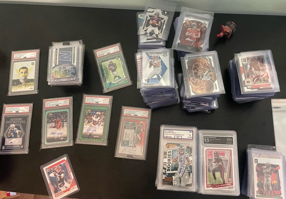 NFL/Football Mystery Pack Immaculate Box Chase🔥🔥GUARANTEED GRADED CARD ...