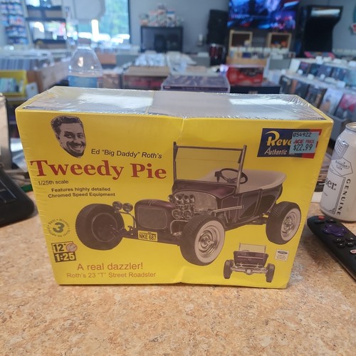 Revell Tweedy Pie T Street Roadster Model Kit 1:25 #85-4922 Sealed ...