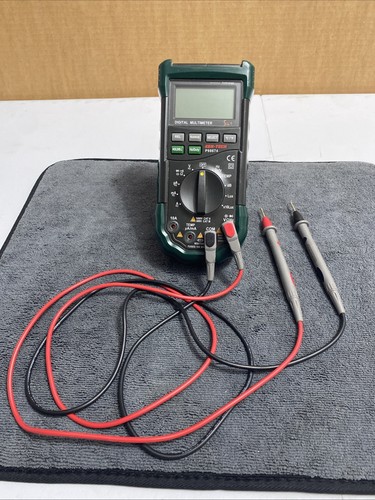 Cen-Tech P98674 Digital AC/DC Auto/Manual Range Digital Multimeter ...