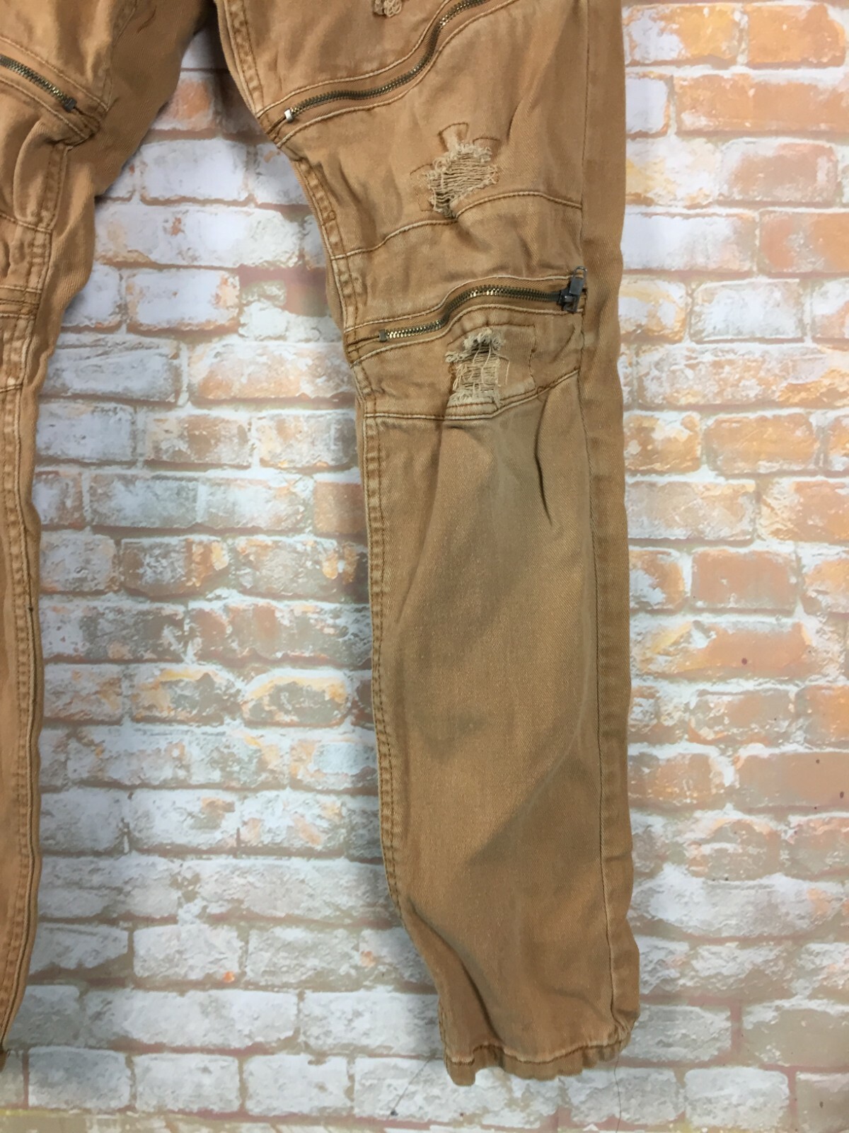 True Rock Men's Thrillered Out Tan Ripped Jeans Size … - Gem