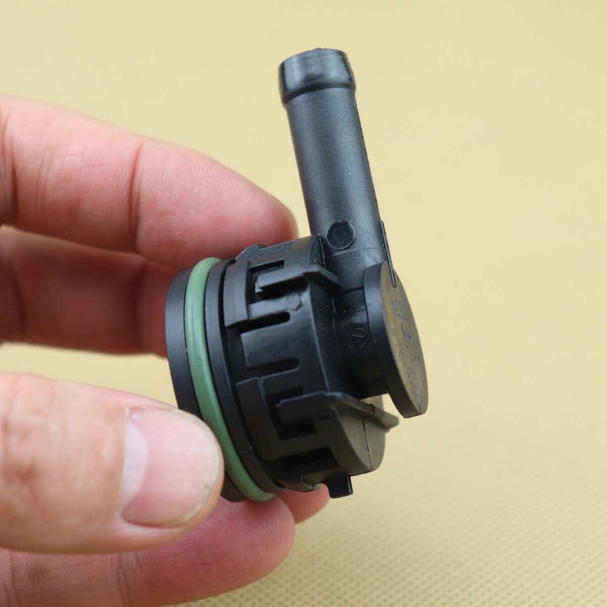 For Audi A1 A3 Q2 Q3 VW Skoda Seat Crankcase Breather Hose Vent Valve ...