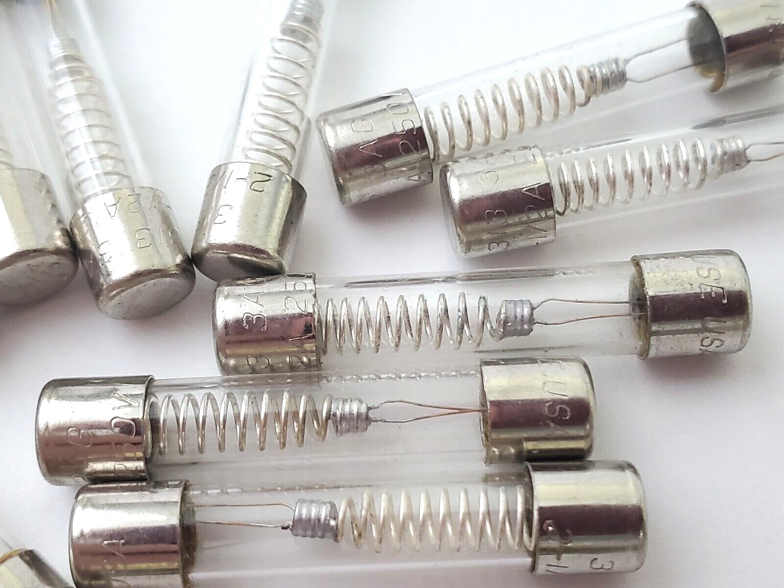 Lot of 10 Littelfuse 313 Vintage Glass Fuses 2-1/2 Amp 250V Slow Blow 1 ...