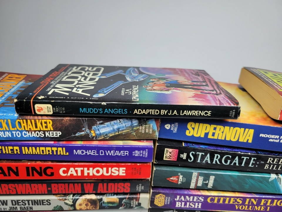 Lot Of (21)- Vintage Science Fiction Paperback Books Baen/TOR/Avon/Del ...