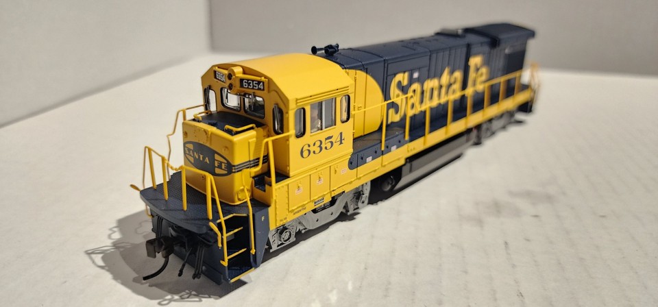 Atlas Master Gold Series HO Scale GE B23-7 Locomotive Santa Fe #6354 ...