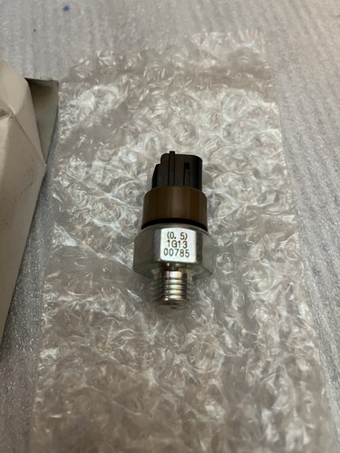 OEM HINO OIL PRESSURE SWITCH ASSEMBLY P/N 83530-E0250 | eBay