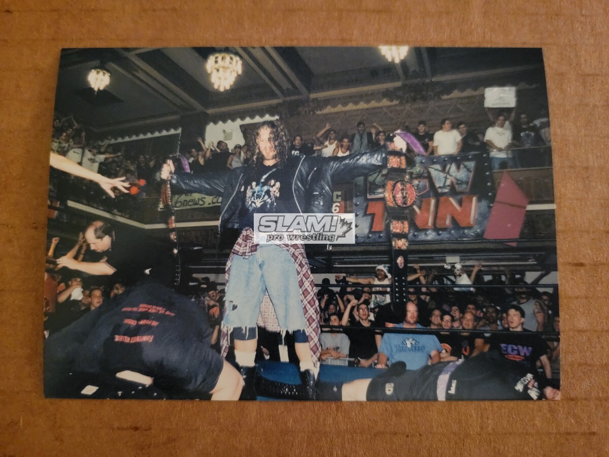 RAVEN WINS TAG TEAM BELTS ORIGINAL VINTAGE ECW WRESTLING PHOTO WWE WCW ...