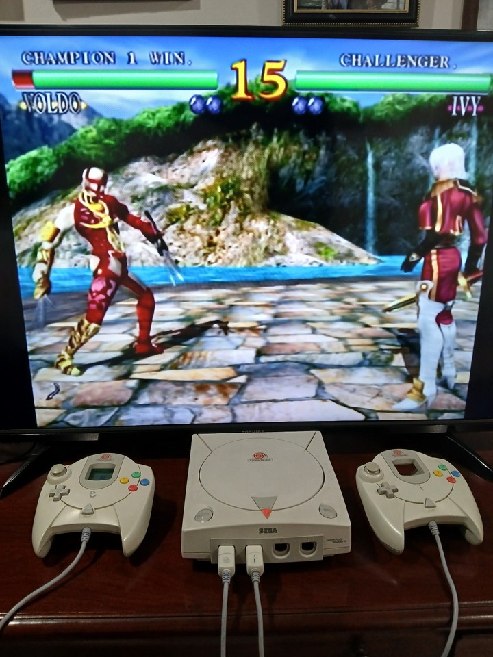 Sega Dreamcast Console + 2 controllers +VMU +rumble pack + cables +DC ...