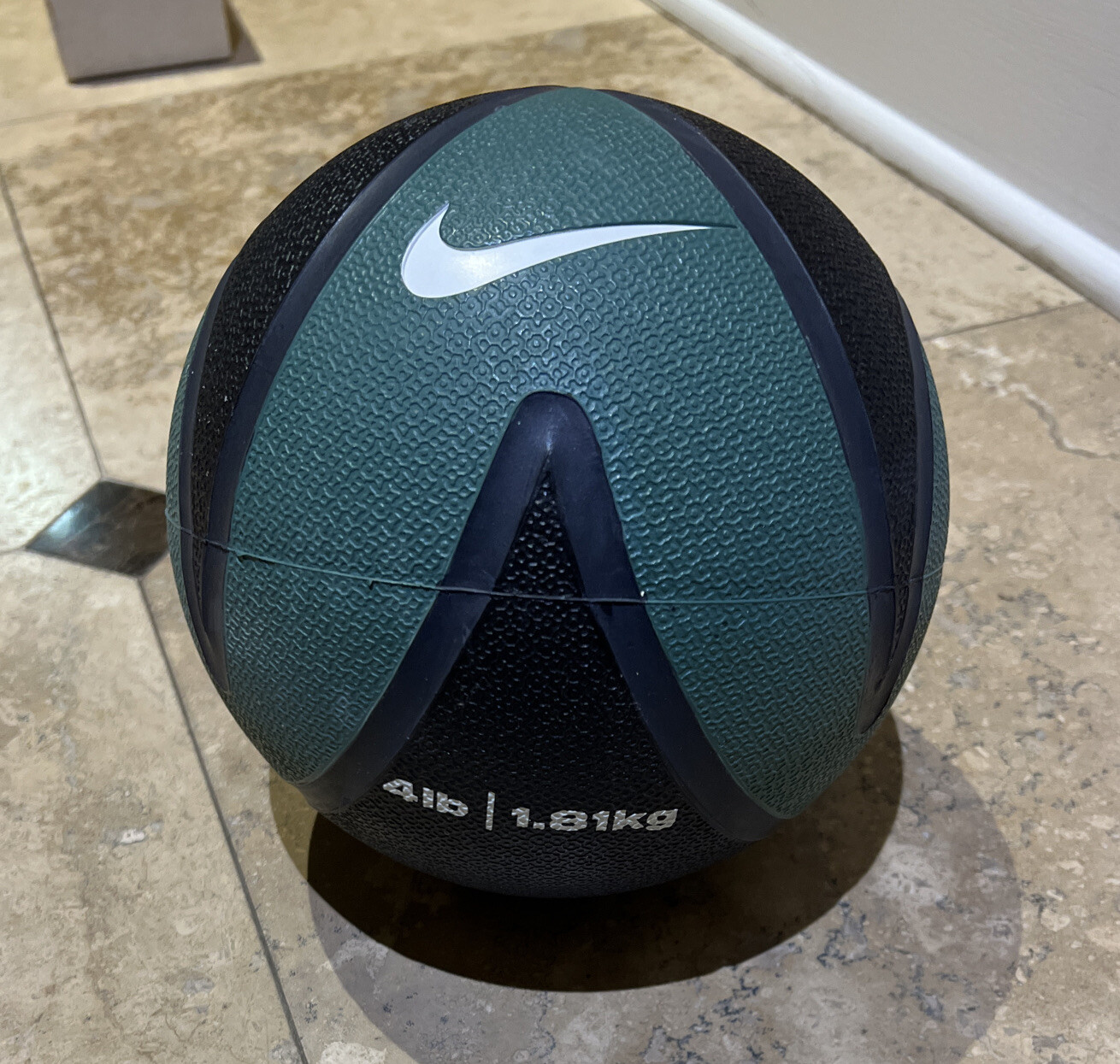 NIKE STRENGTH TRAINING BALL 4lb./1.81 KG BLACK GREEN Workout MEDICINE ...