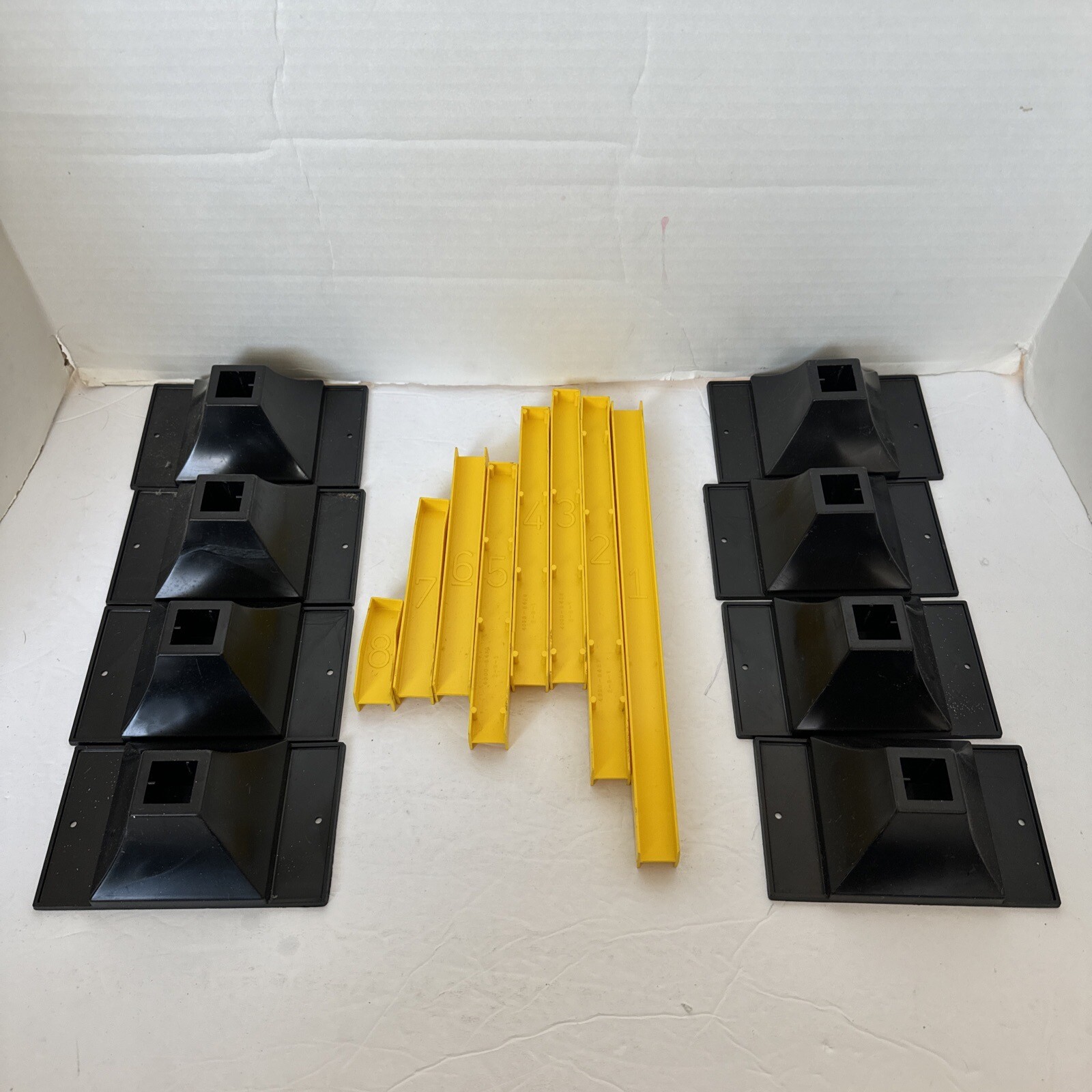 Johnny Lightning 500 Race Track Parts 16 Pieces- 8 Yellow Uprights, 8 ...