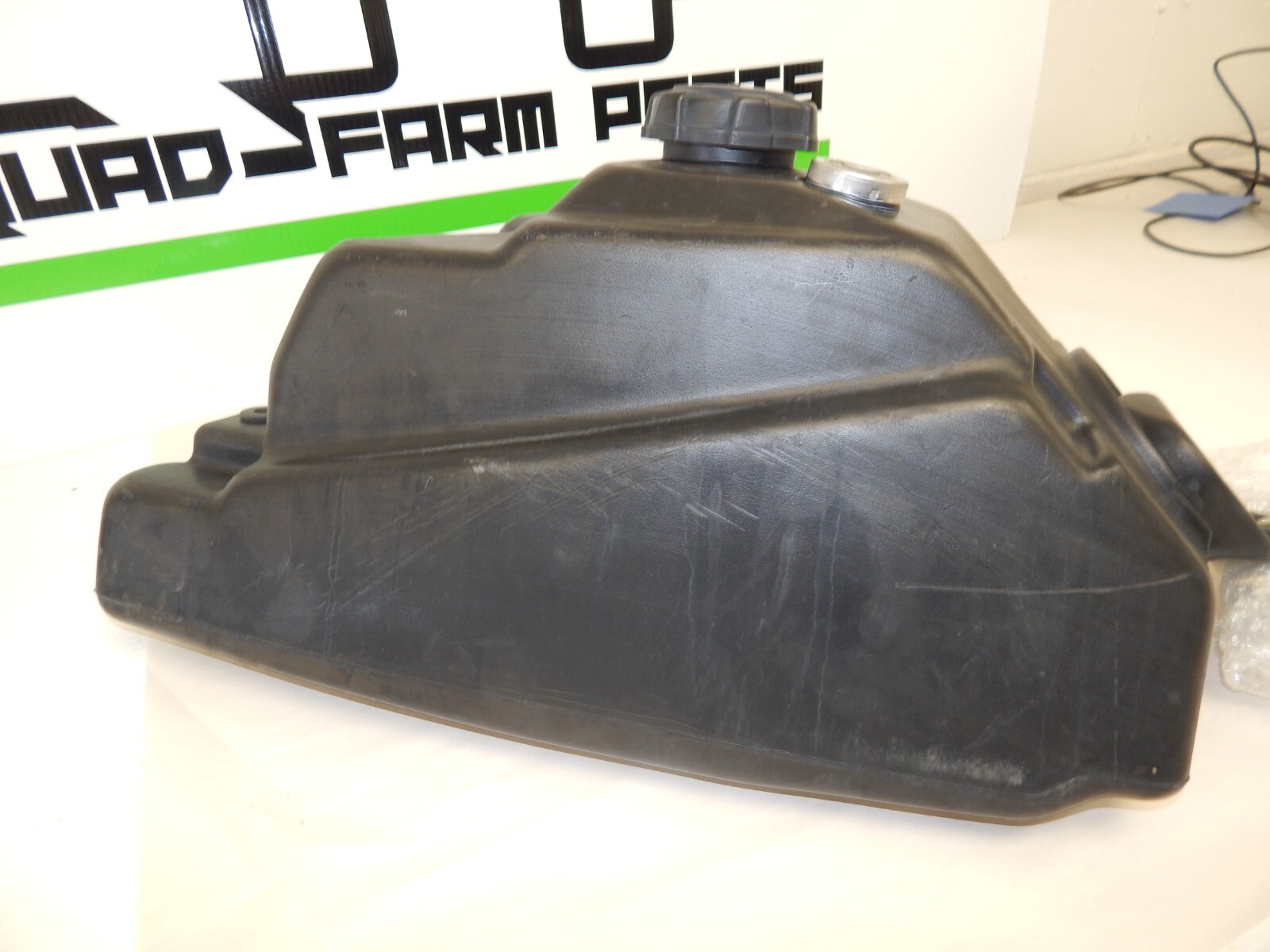 Kawasaki Bayou 400 4x4 (KLF400 B1-B7) 1993-1999 51073-1021 Fuel Tank | eBay