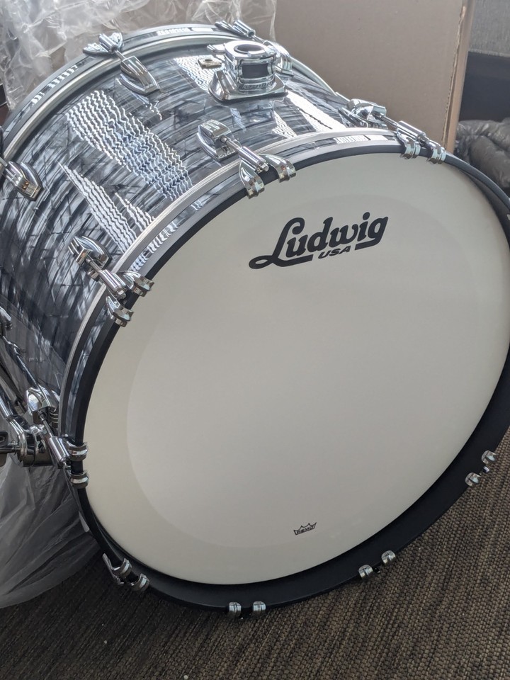 New Ludwig Classic Maple 22 Inch Bass Drum Sky Blue Pearl W/Tom Mount ...