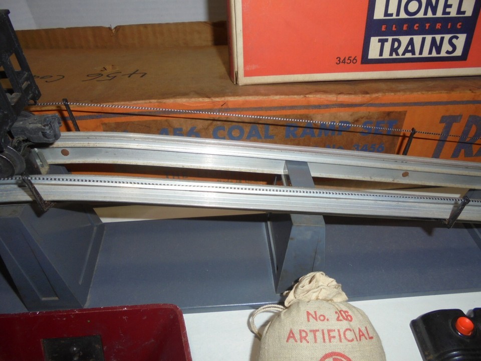 LIONEL 456 COAL RAMP SET WITH COAL HOPPER CAR O GAUGE POST WAR TRAINS ...