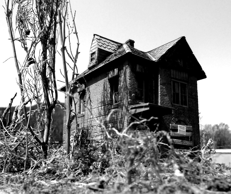 Downtown Deco HO Scale Building Kit Old Anderson Place Abandoned ...