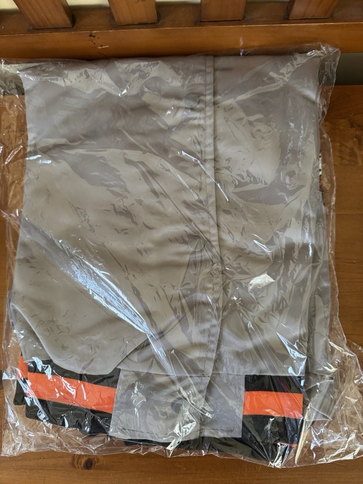 New SF Giants Hello Kitty VIP Bomber Jacket Men’s Small S not jersey | eBay