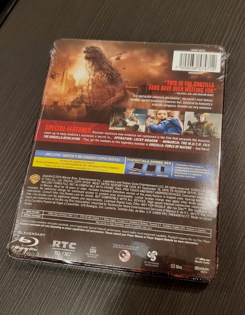 Godzilla (Blu-ray/DVD, 2014, 2-Disc Set, Includes Digital Copy ...