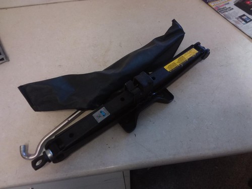 TOYOTA RAV4 JACK/TOOL KIT ACA33, 11/05-11/12 | eBay Australia
