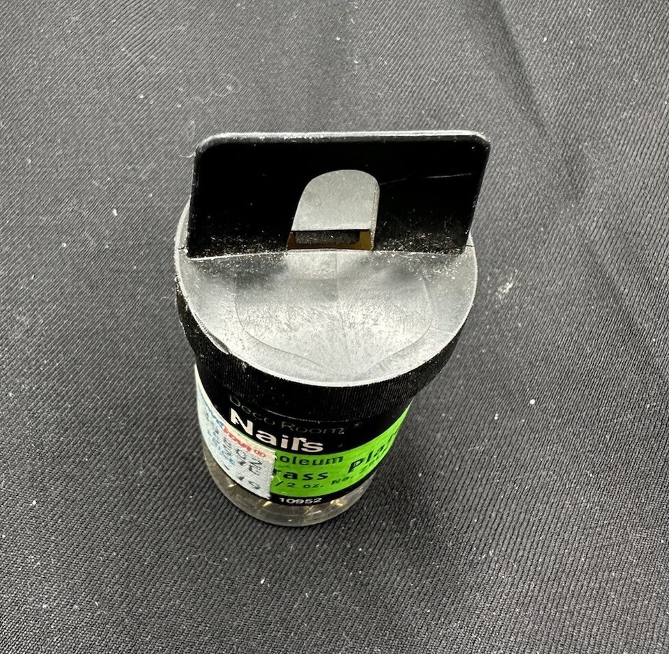 Vintage Brass Plated Linoleum Nails 1 2oz 29LN 10952 | eBay