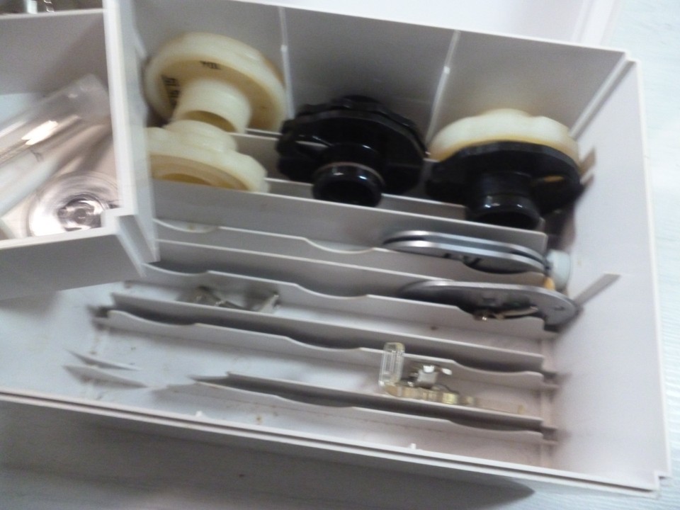 Singer 720 Touch & Sew Sewing Machine Vintage Pedal & Case West Germany ...