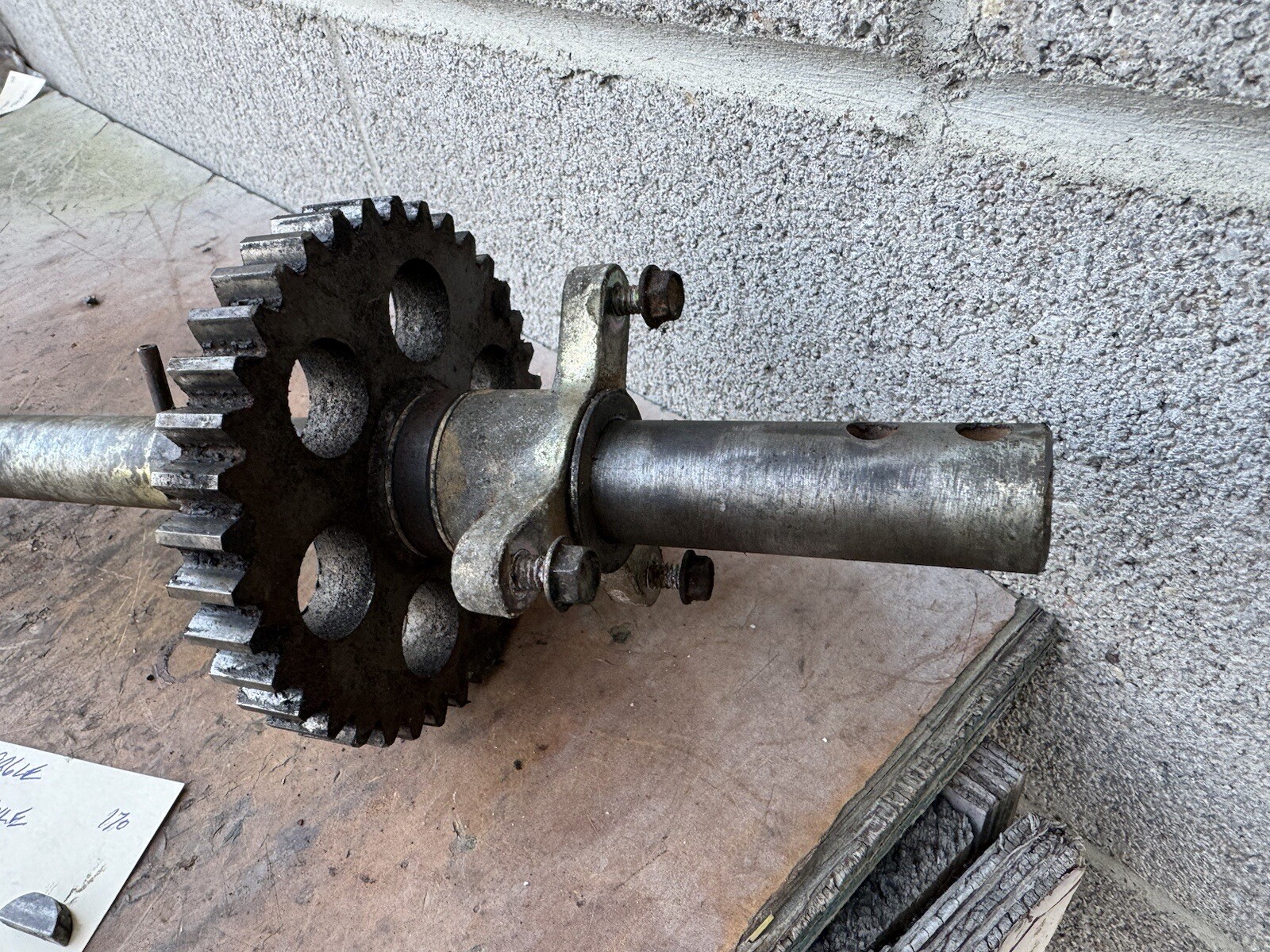 ARIENS 926LE SNOWBLOWER 26” Wheel Axle And Gear 00391500 00371000 | eBay