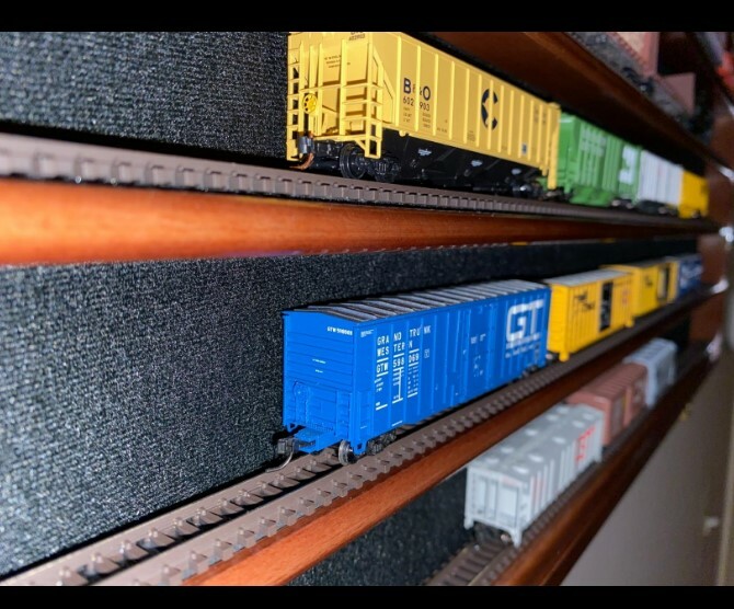 Train Display Case N Scale Cabinet Railroad Car Locomotive Collection ...