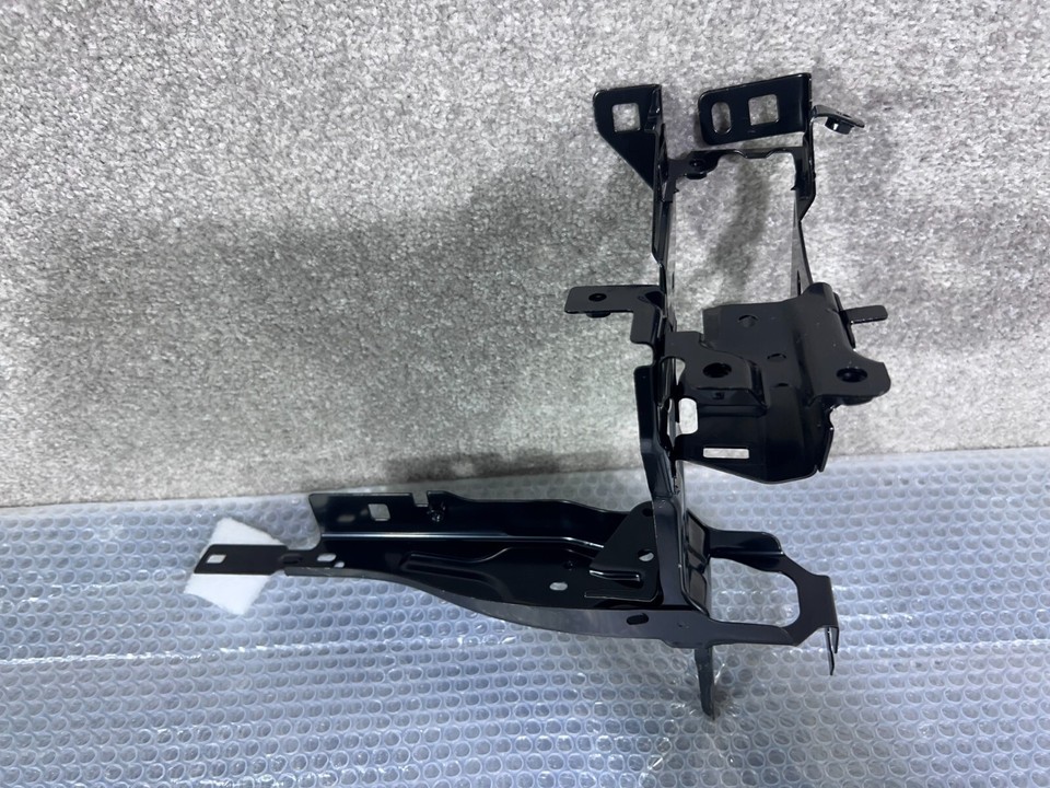 BMW 3 SERIES G20 G21 2019 - 2022 HEADLIGHT MOUNTING BRACKET RIGHT ...