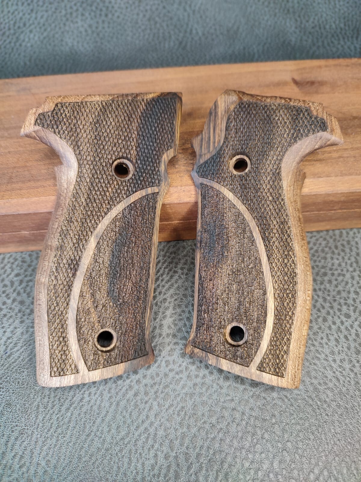 NEW SIG P226 GRIP Pistol GRIPS TURKISH WALNUT WOOD GRIPS NICE Handmade ...