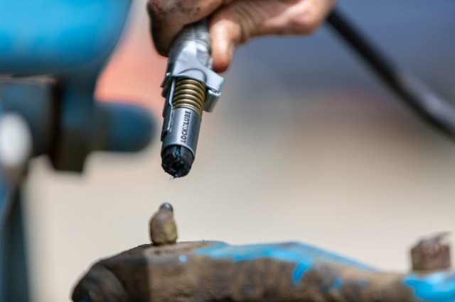 Locknlube Grease Gun Coupler Locks Onto Zerk Fittings GC81011 for sale ...