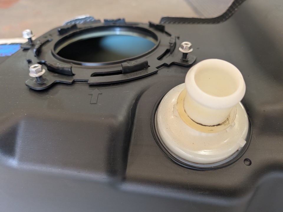 04-11 Ford Ranger Gas Fuel Tank Cab 6' Box 112" WB 17 Gallon 47 in Long ...