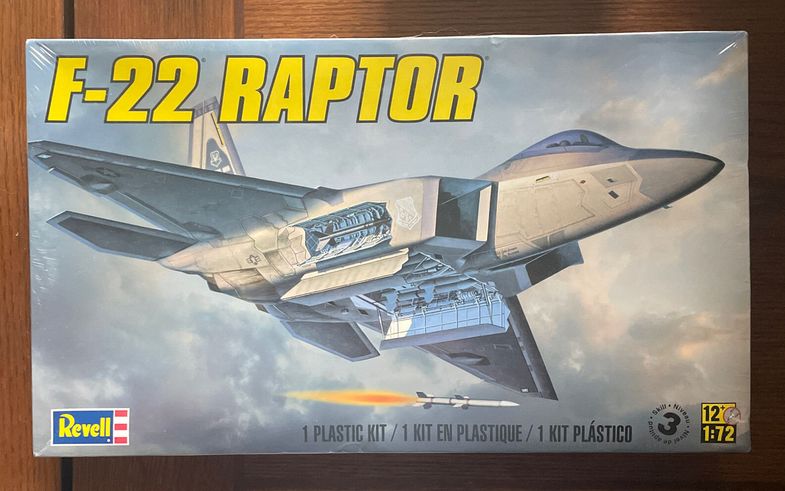 1:72 Scale. Revell F-22 Raptor Model Airplane Kit 85-5984 Factory ...