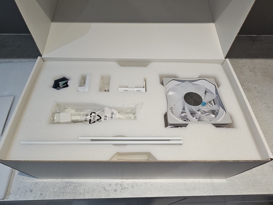 Gigabyte AORUS GeForce RTX 5090 stealth ICE 32GB GDDR7 512bit Gen5 ...