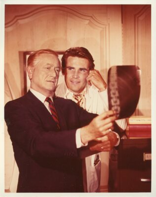 ROBERT YOUNG JAMES BROLIN MARCUS WELBY M.D. 8X10" PHOTO #A2500 | eBay