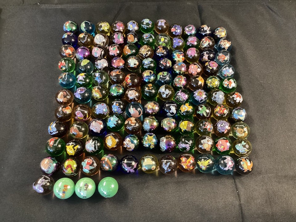 Vintage 1999 Pokemon Collector Marbles Pokeball Carrying Case w/ 124 ...