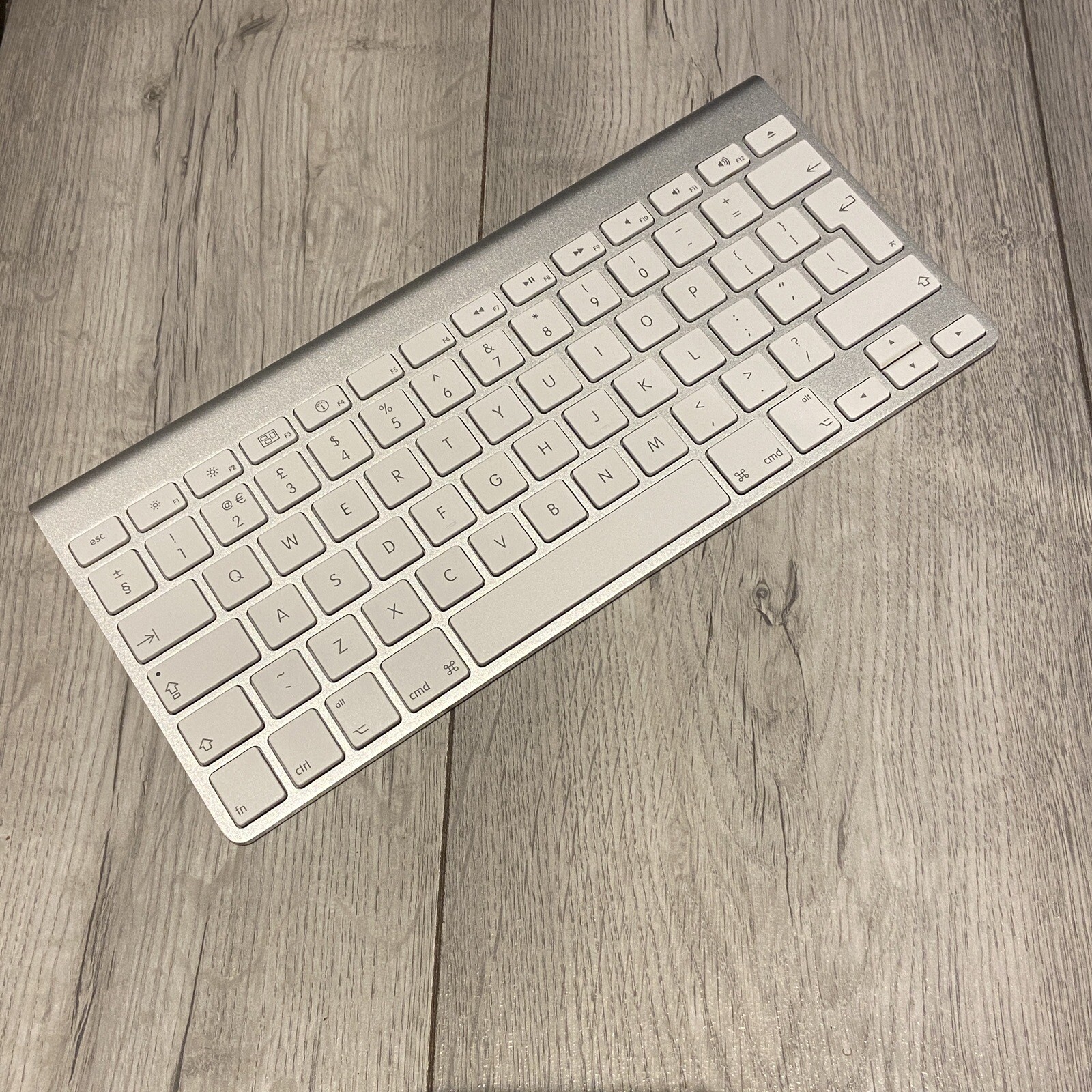 Apple Mac A1314 Wireless Keyboard Silver & White - Fully Working Good ...