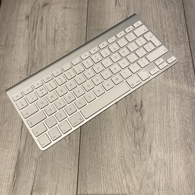 Apple Mac A1314 Wireless Keyboard Silver & White - Fully Working Good ...