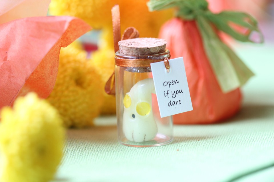 Ghost Figurine Glow in the Dark Spook Halloween Decorations Party Favor ...