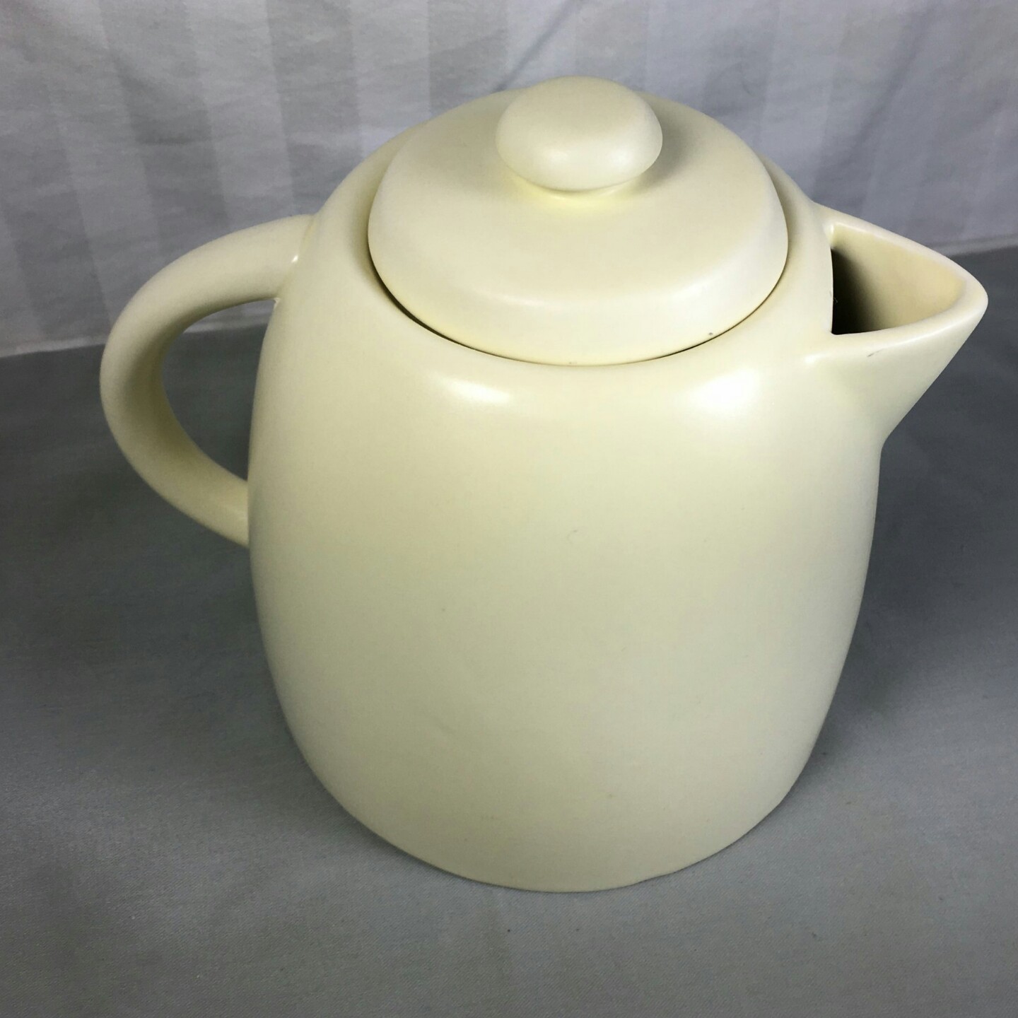 STARBUCKS 2012 Coffee Pot or Tea Pot w/Lid Fabriquee Pour, Creme Color ...