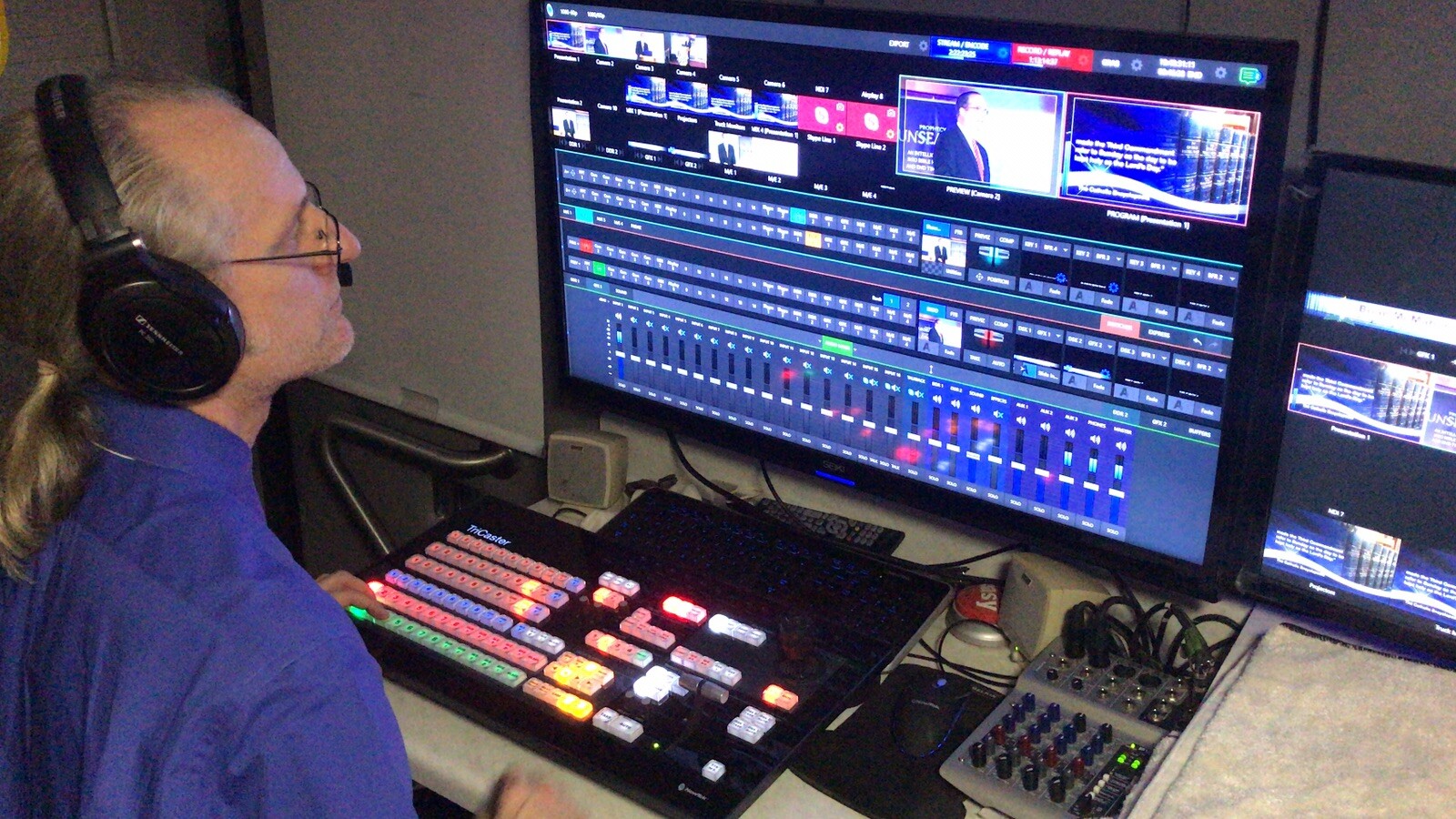 NewTek TriCaster TC1 16 ch video switcher SDI NDI UHD 4K Bndl w Control ...