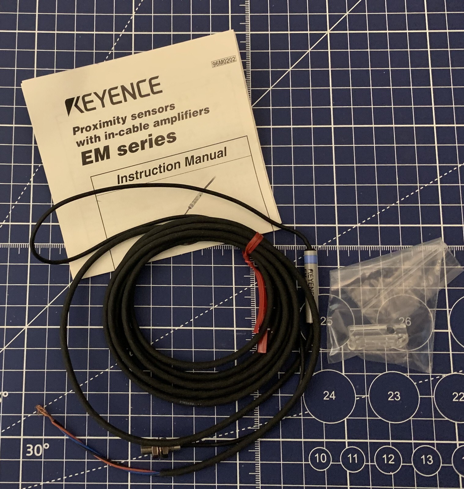 KEYENCE EM-005 Proximity Sensor with in-cable Amplifier New | eBay