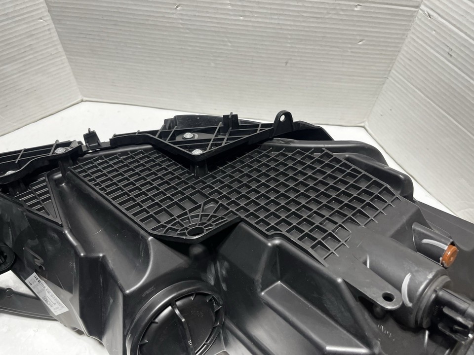 2017-20 Chrysler Voyager Front Left Driver Side Headlight Head Lamp ...