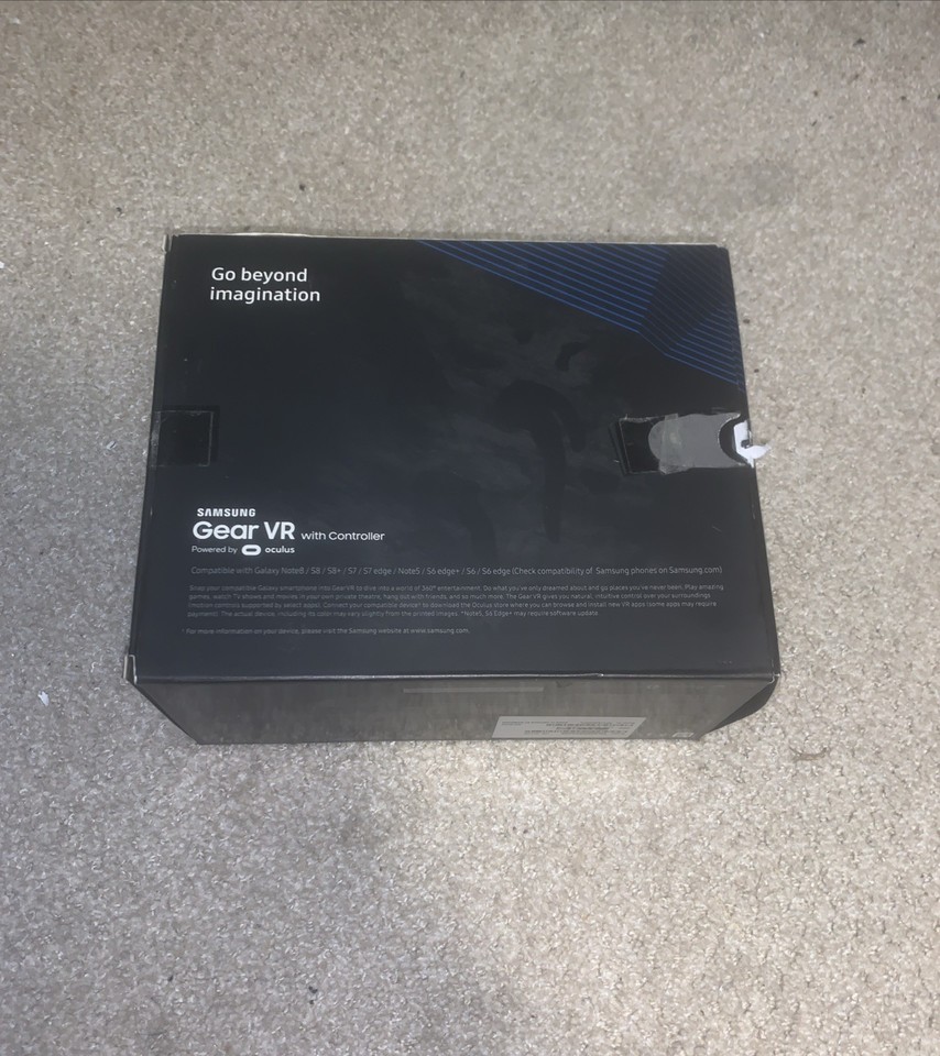 Samsung SM-R325NZVAXAR Gear VR with Controller - Compatible with Galaxy ...